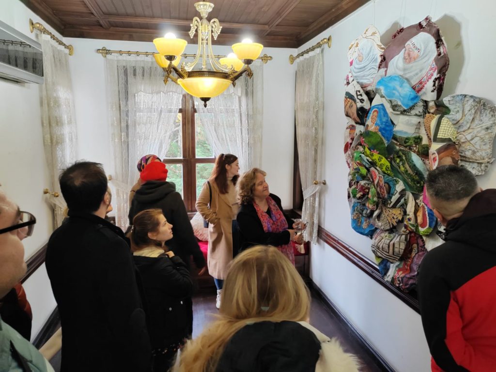 Bolulu öğretmenler, tarihi Gülezler Konağı’nı ziyaret etti - İBÜ/AJANDA